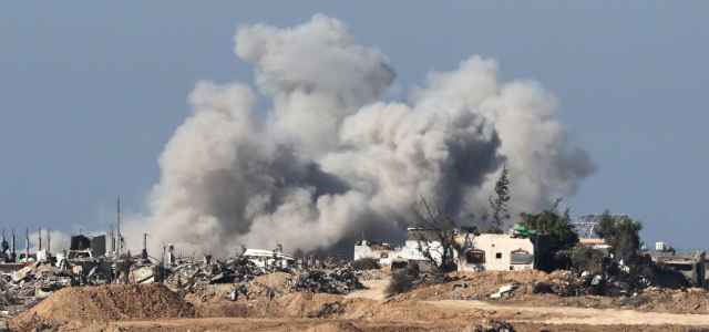 Guerra Israele-Hamas, ultime notizie/ A Gaza ristabilita rete telefonica, attacchi in Libano e Siria