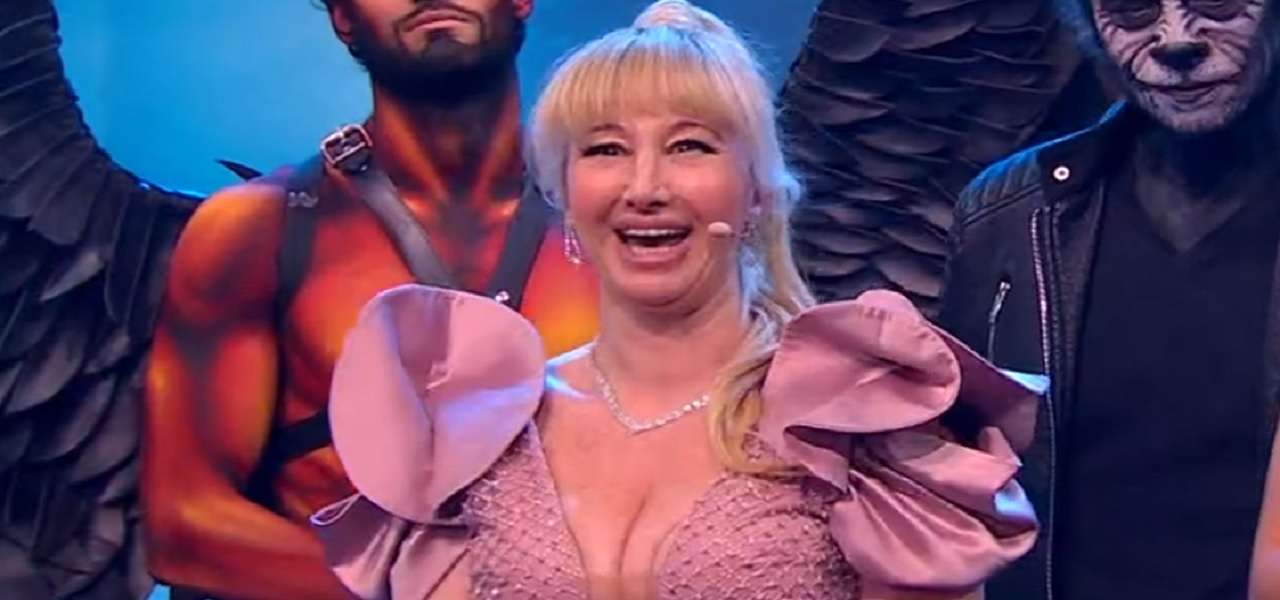 Elena Pietrantoni, chi è la Milf concorrente a Ciao Darwin 2023/ Scatenata in 'A spasso nel ...