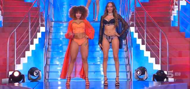 Sfilata in intimo Ciao Darwin 2023, Trattoria Vs Stellati/ Video: trasparenze e balli hot ...