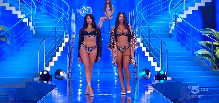 Sfilata in intimo Ciao Darwin 2023, Tamarri Vs Eleganti/ Video: animalier hot, Floriana 'vince ...