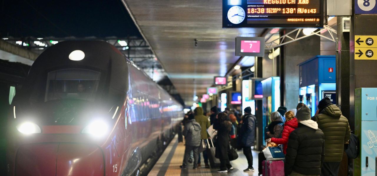 Alta velocità, guasto sulla linea Roma Napoli: ritardi fino a 2 ore/ Lista treni coinvolti e ...