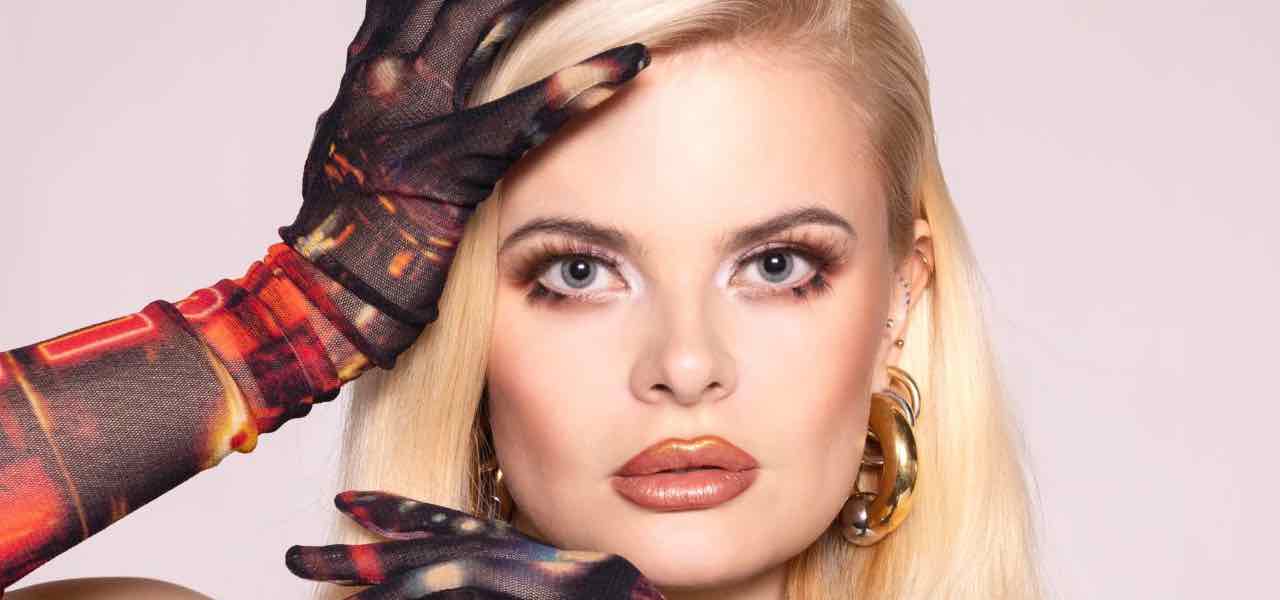 Chi è Erika Vikman con “ICH KOMME”, Finlandia/ Dal successo di Cicciolina all'Eurovision 2025