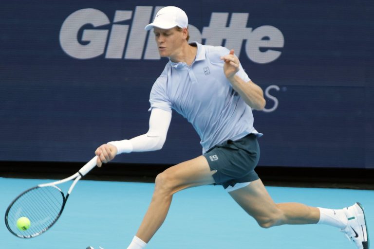 Jannik Sinner, chi sono i genitori del tennista: il padre cuoco e la madre cameriera/ Il ...